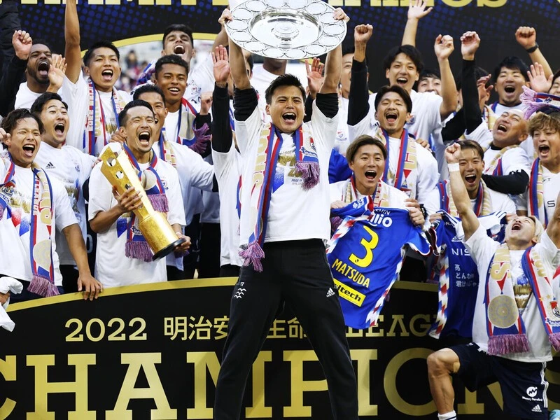 宮市亮、水沼宏太、西村拓真…それぞれの涙に、横浜f・マリノス優勝の理由があった｜jリーグ他｜集英社のスポーツ総合雑誌 スポルティーバ 公式